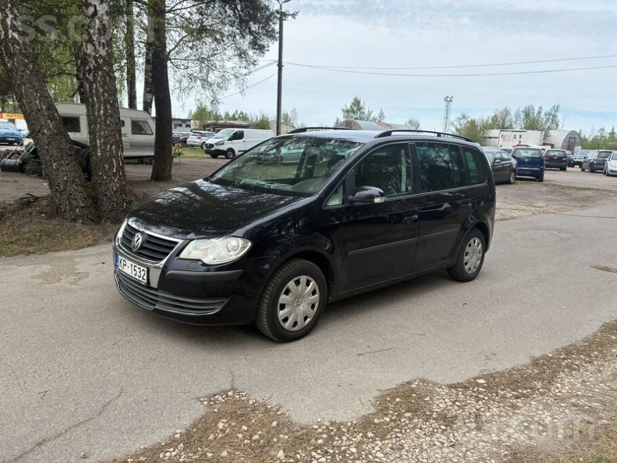 Black Volkswagen Touran 2006 in Riga, with an engine capacity of 1.90 L and mileage of 0 thousand km for 1990 €, photo 7 on AUTOMOTO.COM.LV