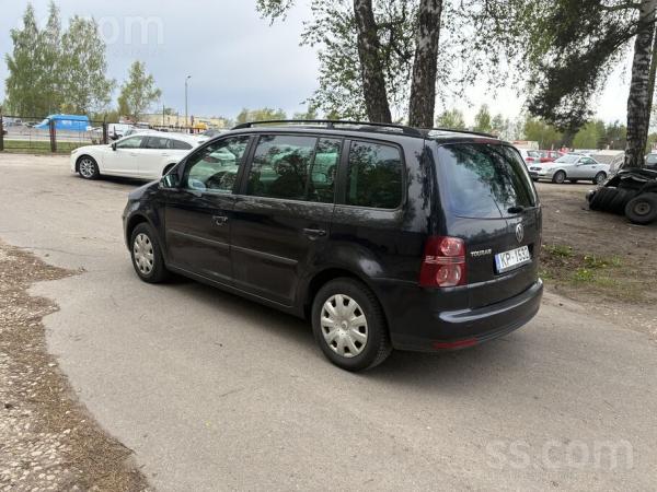 Melns Volkswagen Touran 2006 Rīga, ar dzinēja tilpumu 1.90 L un nobraukumu 0 tūkst. km par 1990 €, foto 7 vietnē AUTOMOTO.COM.LV