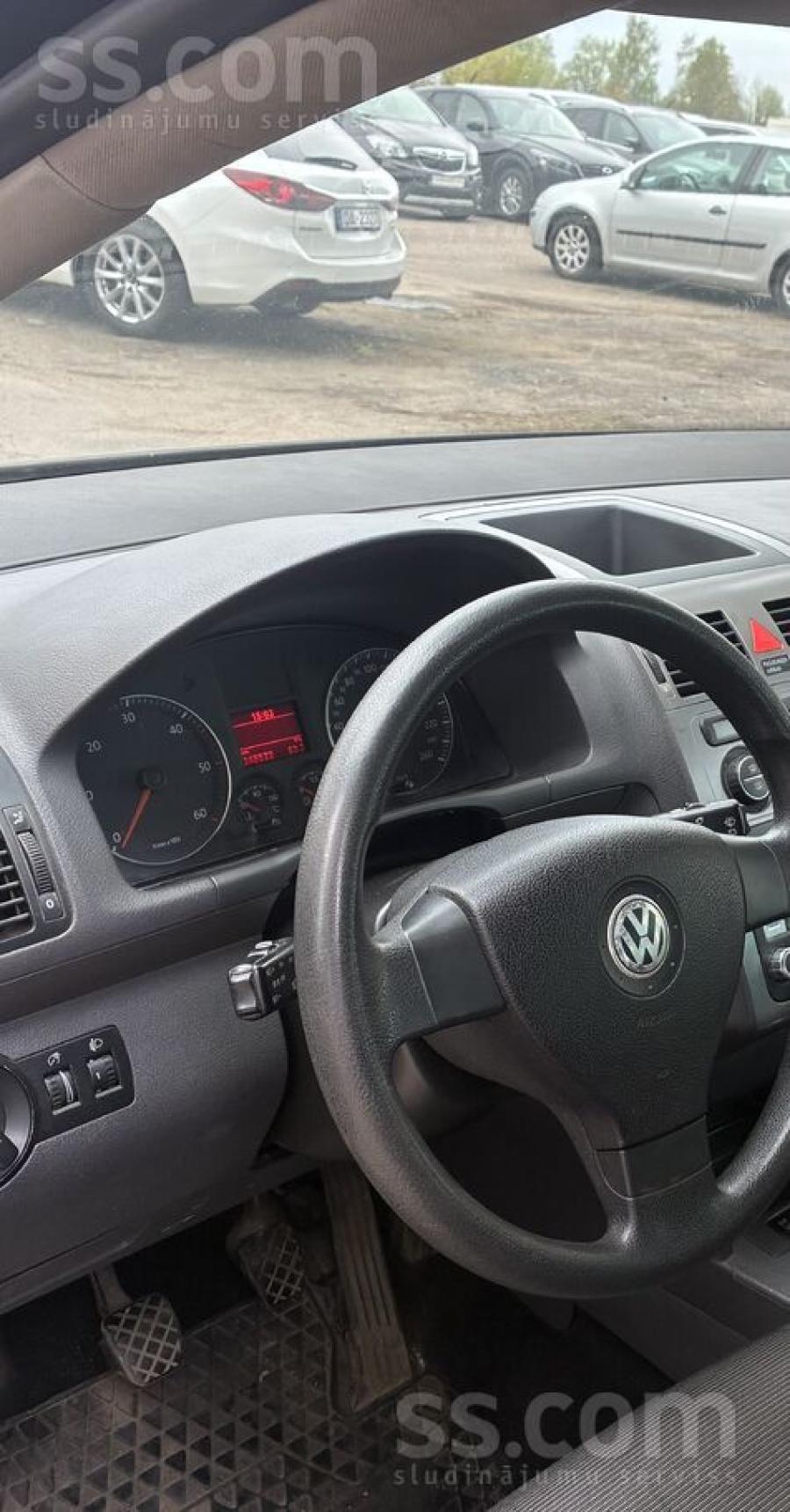Black Volkswagen Touran 2006 in Riga, with an engine capacity of 1.90 L and mileage of 0 thousand km for 1990 €, photo 10 on AUTOMOTO.COM.LV