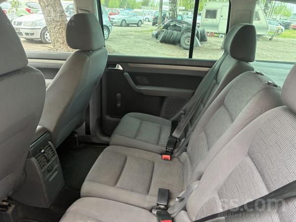 Melns Volkswagen Touran 2006 Rīga, ar dzinēja tilpumu 1.90 L un nobraukumu 0 tūkst. km par 1990 €, foto 10 vietnē AUTOMOTO.COM.LV