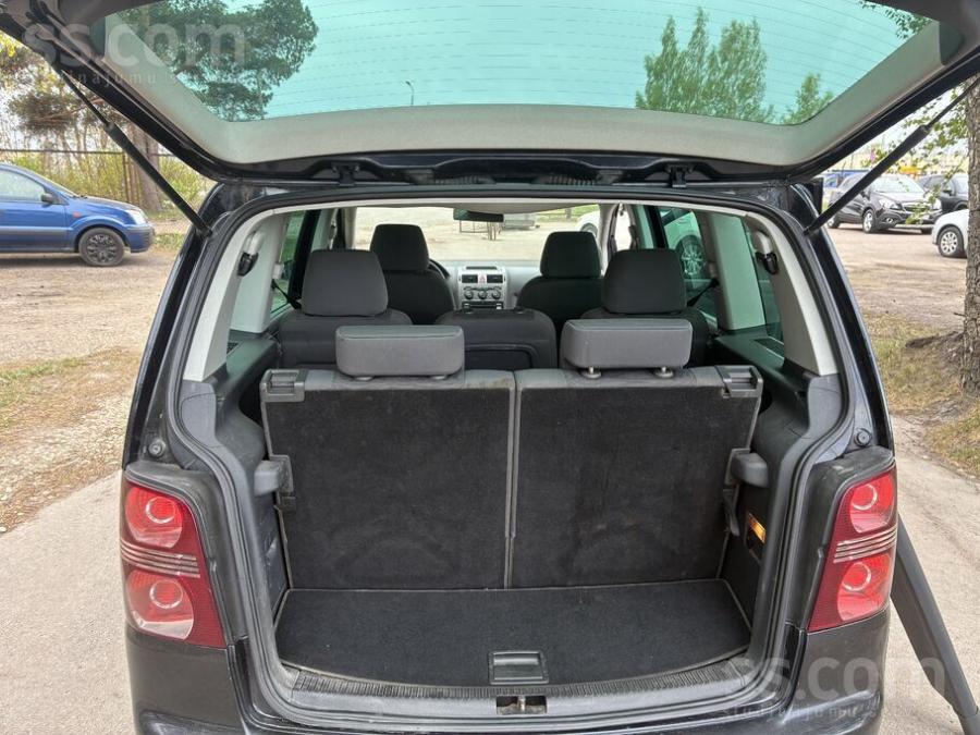 Black Volkswagen Touran 2006 in Riga, with an engine capacity of 1.90 L and mileage of 0 thousand km for 1990 €, photo 14 on AUTOMOTO.COM.LV