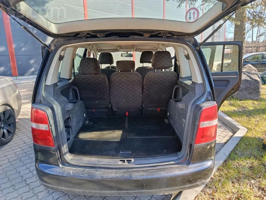 Melns Volkswagen Touran 2006 Rīga, ar dzinēja tilpumu 1.90 L un nobraukumu 264 tūkst. km par 1350 €, foto 7 vietnē AUTOMOTO.COM.LV