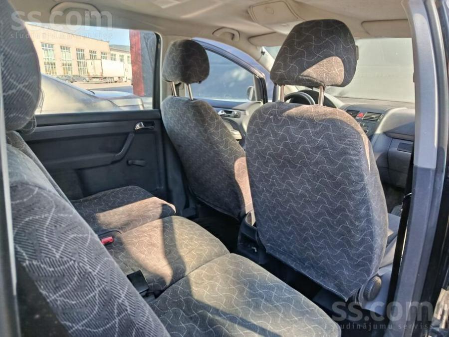 Melns Volkswagen Touran 2006 Rīga, ar dzinēja tilpumu 1.90 L un nobraukumu 264 tūkst. km par 1350 €, foto 8 vietnē AUTOMOTO.COM.LV