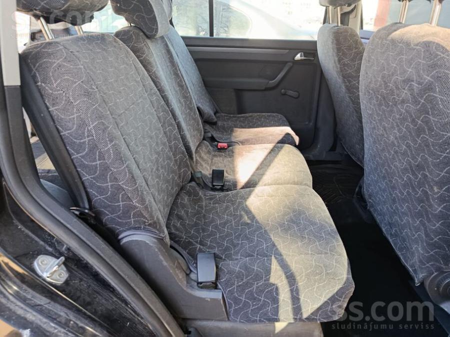 Melns Volkswagen Touran 2006 Rīga, ar dzinēja tilpumu 1.90 L un nobraukumu 264 tūkst. km par 1350 €, foto 10 vietnē AUTOMOTO.COM.LV