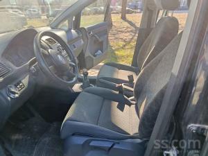 Melns Volkswagen Touran 2006 Rīga, ar dzinēja tilpumu 1.90 L un nobraukumu 264 tūkst. km par 1350 €, foto 11 vietnē AUTOMOTO.COM.LV