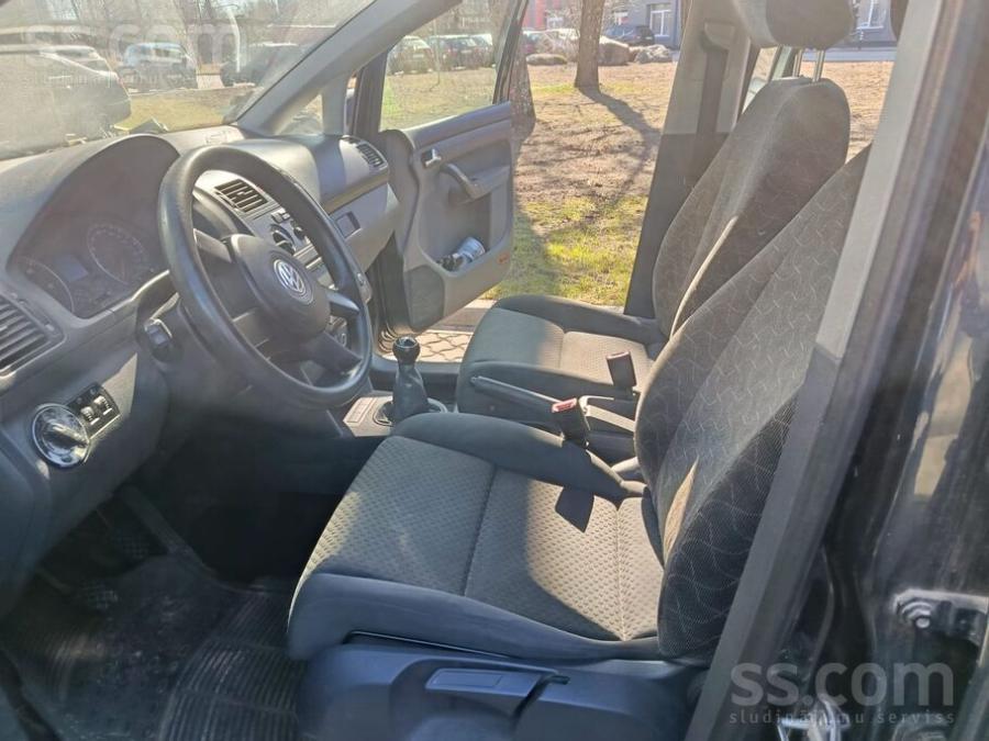 Melns Volkswagen Touran 2006 Rīga, ar dzinēja tilpumu 1.90 L un nobraukumu 264 tūkst. km par 1350 €, foto 11 vietnē AUTOMOTO.COM.LV