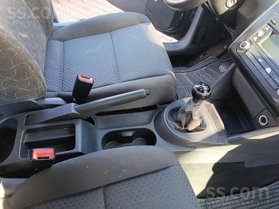 Melns Volkswagen Touran 2006 Rīga, ar dzinēja tilpumu 1.90 L un nobraukumu 264 tūkst. km par 1350 €, foto 12 vietnē AUTOMOTO.COM.LV
