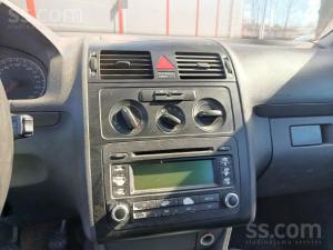 Melns Volkswagen Touran 2006 Rīga, ar dzinēja tilpumu 1.90 L un nobraukumu 264 tūkst. km par 1350 €, foto 13 vietnē AUTOMOTO.COM.LV