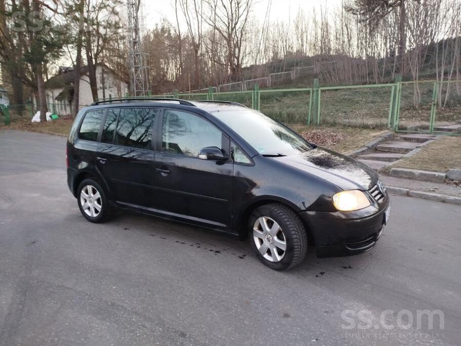 Melns Volkswagen Touran 2006 Rīga, ar dzinēja tilpumu 1.90 L un nobraukumu 306 tūkst. km par 1200 €, foto 4 vietnē AUTOMOTO.COM.LV