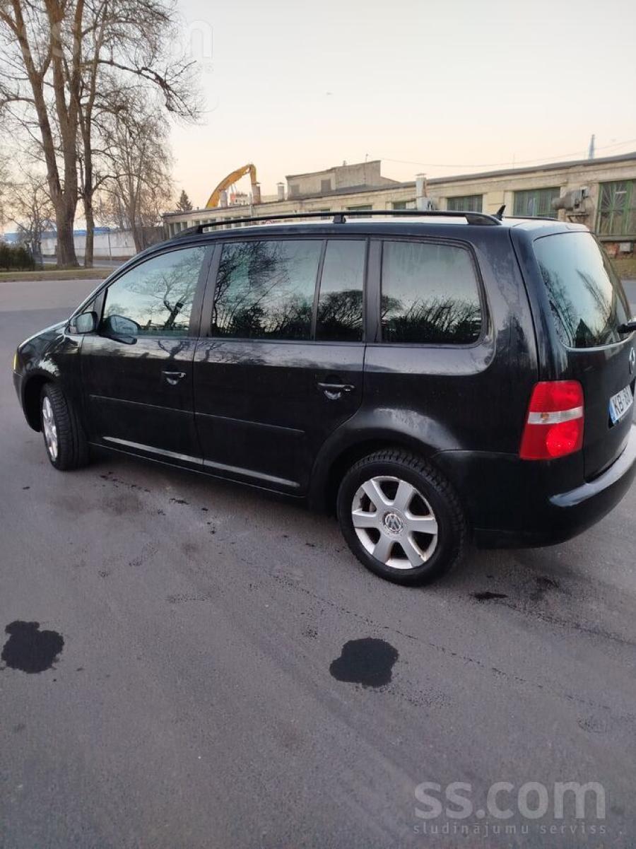 Melns Volkswagen Touran 2006 Rīga, ar dzinēja tilpumu 1.90 L un nobraukumu 306 tūkst. km par 1200 €, foto 5 vietnē AUTOMOTO.COM.LV