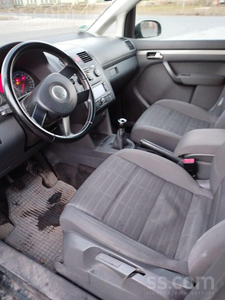 Melns Volkswagen Touran 2006 Rīga, ar dzinēja tilpumu 1.90 L un nobraukumu 306 tūkst. km par 1200 €, foto 7 vietnē AUTOMOTO.COM.LV