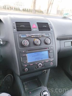 Melns Volkswagen Touran 2006 Rīga, ar dzinēja tilpumu 1.90 L un nobraukumu 306 tūkst. km par 1200 €, foto 9 vietnē AUTOMOTO.COM.LV