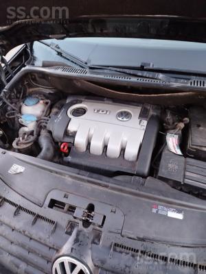 Melns Volkswagen Touran 2006 Rīga, ar dzinēja tilpumu 1.90 L un nobraukumu 306 tūkst. km par 1200 €, foto 10 vietnē AUTOMOTO.COM.LV