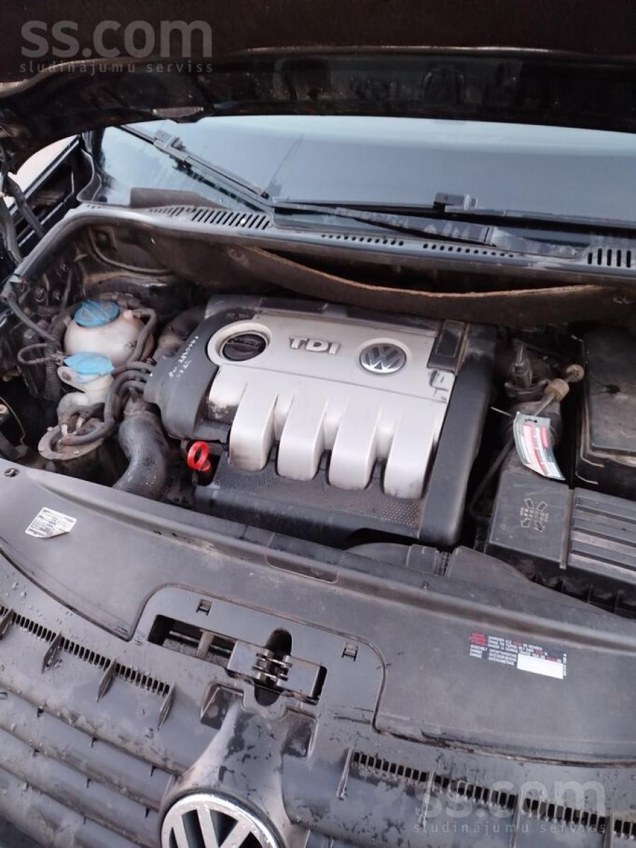 Melns Volkswagen Touran 2006 Rīga, ar dzinēja tilpumu 1.90 L un nobraukumu 306 tūkst. km par 1200 €, foto 10 vietnē AUTOMOTO.COM.LV