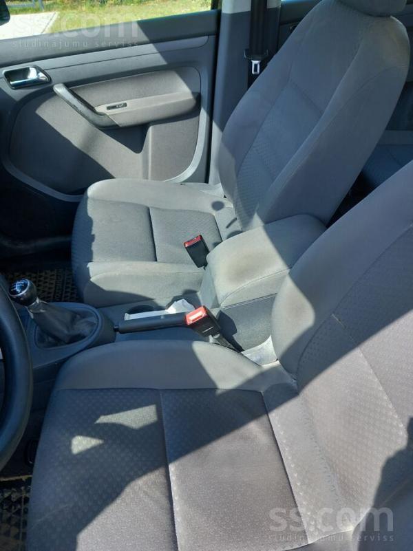 Melns Volkswagen Touran 2006 Rīga, ar dzinēja tilpumu 1.60 L un nobraukumu 390 tūkst. km par 600 €, foto 2 vietnē AUTOMOTO.COM.LV