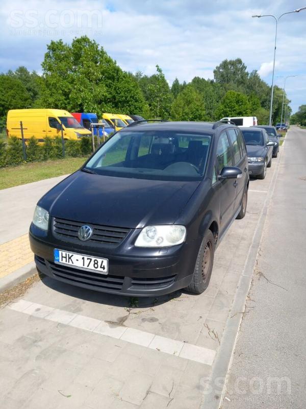 Melns Volkswagen Touran 2006 Rīga, ar dzinēja tilpumu 1.60 L un nobraukumu 390 tūkst. km par 600 €, foto 3 vietnē AUTOMOTO.COM.LV