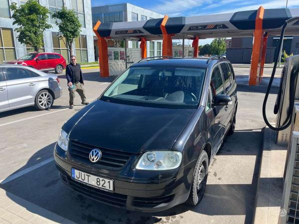 Melns Volkswagen Touran 2006 Šauļi, ar dzinēja tilpumu 1.90 L un nobraukumu 306 tūkst. km par 1650 €, foto 7 vietnē AUTOMOTO.COM.LV