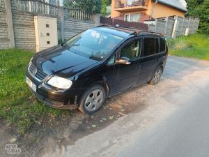 Black Volkswagen Touran 2006 in Kaunas, with an engine capacity of 1.90 L and mileage of 305 thousand km for 600 €, photo 3 on AUTOMOTO.COM.LV