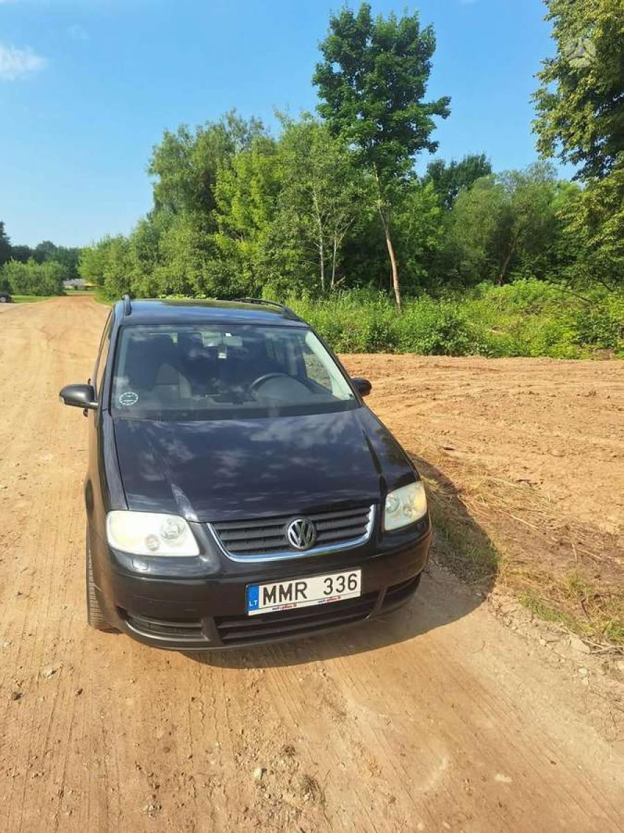 Melns Volkswagen Touran 2006 Kauņa, ar dzinēja tilpumu 1.90 L un nobraukumu 304 tūkst. km par 1300 €, foto 1 vietnē AUTOMOTO.COM.LV