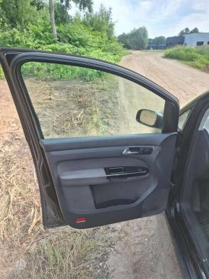 Melns Volkswagen Touran 2006 Kauņa, ar dzinēja tilpumu 1.90 L un nobraukumu 304 tūkst. km par 1300 €, foto 5 vietnē AUTOMOTO.COM.LV