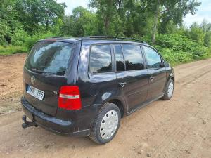 Melns Volkswagen Touran 2006 Kauņa, ar dzinēja tilpumu 1.90 L un nobraukumu 304 tūkst. km par 1300 €, foto 7 vietnē AUTOMOTO.COM.LV