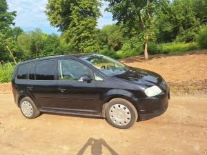 Melns Volkswagen Touran 2006 Kauņa, ar dzinēja tilpumu 1.90 L un nobraukumu 304 tūkst. km par 1300 €, foto 8 vietnē AUTOMOTO.COM.LV