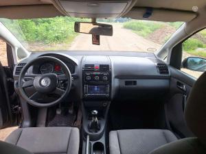 Melns Volkswagen Touran 2006 Kauņa, ar dzinēja tilpumu 1.90 L un nobraukumu 304 tūkst. km par 1300 €, foto 9 vietnē AUTOMOTO.COM.LV