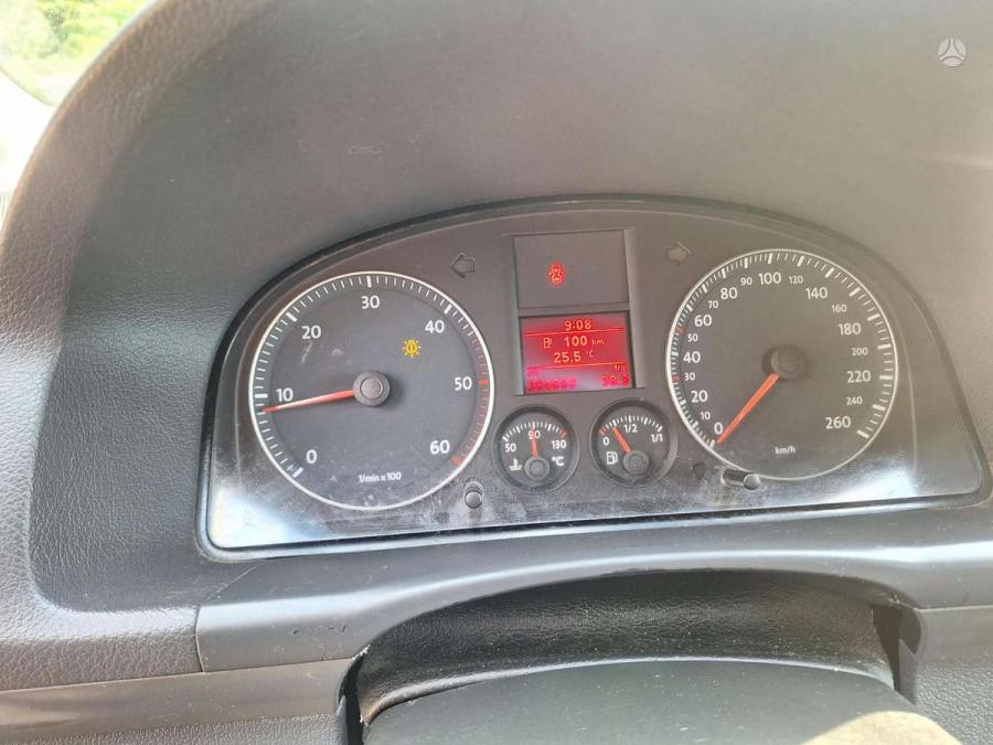 Melns Volkswagen Touran 2006 Kauņa, ar dzinēja tilpumu 1.90 L un nobraukumu 304 tūkst. km par 1300 €, foto 10 vietnē AUTOMOTO.COM.LV