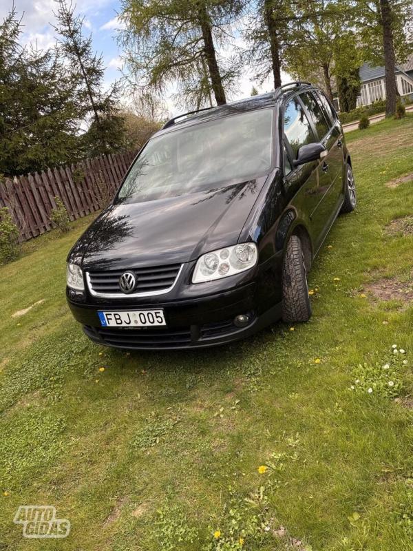 Melns Volkswagen Touran 2006 Viļņa, ar dzinēja tilpumu 2.00 L un nobraukumu 305 tūkst. km par 2500 €, foto 2 vietnē AUTOMOTO.COM.LV