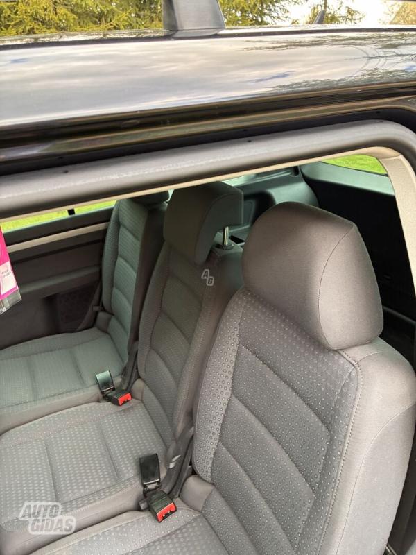 Melns Volkswagen Touran 2006 Viļņa, ar dzinēja tilpumu 2.00 L un nobraukumu 305 tūkst. km par 2500 €, foto 4 vietnē AUTOMOTO.COM.LV