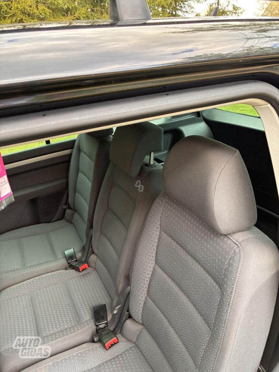 Melns Volkswagen Touran 2006 Viļņa, ar dzinēja tilpumu 2.00 L un nobraukumu 305 tūkst. km par 2500 €, foto 5 vietnē AUTOMOTO.COM.LV