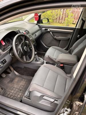 Melns Volkswagen Touran 2006 Viļņa, ar dzinēja tilpumu 2.00 L un nobraukumu 305 tūkst. km par 2500 €, foto 7 vietnē AUTOMOTO.COM.LV