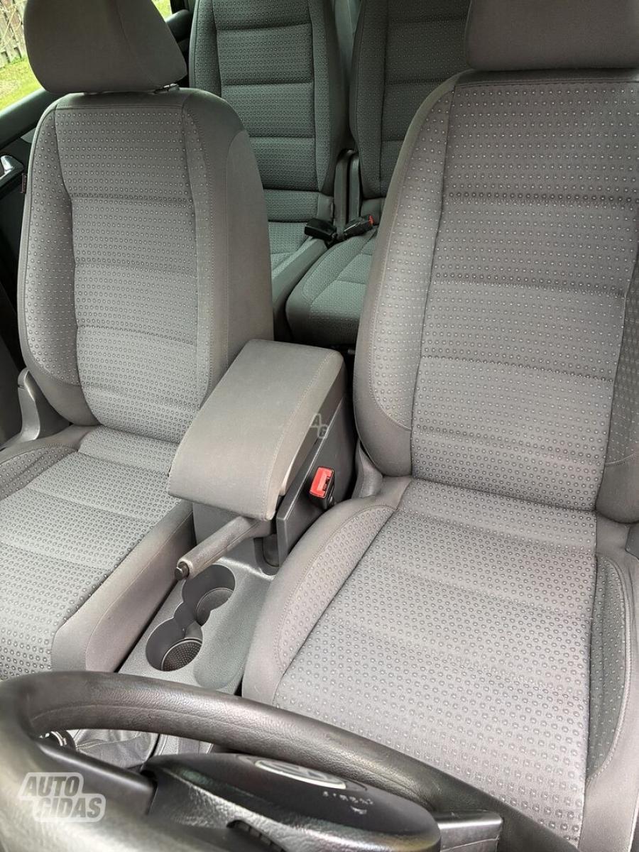 Melns Volkswagen Touran 2006 Viļņa, ar dzinēja tilpumu 2.00 L un nobraukumu 305 tūkst. km par 2500 €, foto 9 vietnē AUTOMOTO.COM.LV