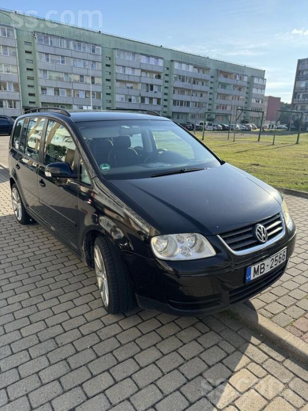 Melns Volkswagen Touran 2006 Rīga, ar dzinēja tilpumu 2.00 L un nobraukumu 269 tūkst. km par 2300 €, foto 2 vietnē AUTOMOTO.COM.LV