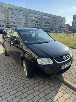 Melns Volkswagen Touran 2006 Rīga, ar dzinēja tilpumu 2.00 L un nobraukumu 269 tūkst. km par 2300 €, foto 3 vietnē AUTOMOTO.COM.LV
