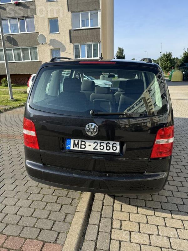 Melns Volkswagen Touran 2006 Rīga, ar dzinēja tilpumu 2.00 L un nobraukumu 269 tūkst. km par 2300 €, foto 3 vietnē AUTOMOTO.COM.LV