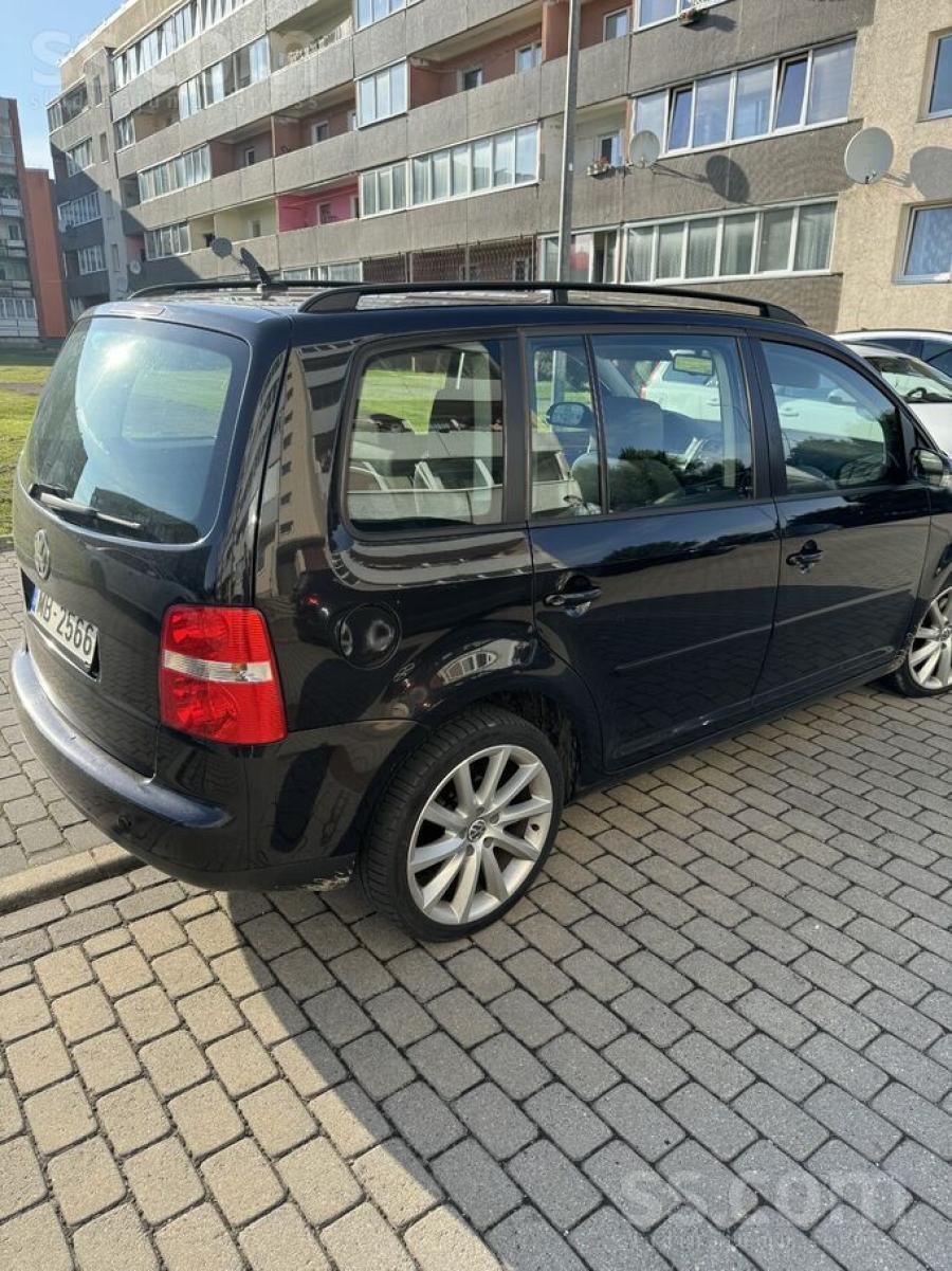 Melns Volkswagen Touran 2006 Rīga, ar dzinēja tilpumu 2.00 L un nobraukumu 269 tūkst. km par 2300 €, foto 5 vietnē AUTOMOTO.COM.LV