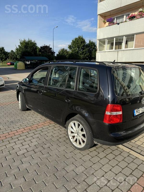 Melns Volkswagen Touran 2006 Rīga, ar dzinēja tilpumu 2.00 L un nobraukumu 269 tūkst. km par 2300 €, foto 5 vietnē AUTOMOTO.COM.LV