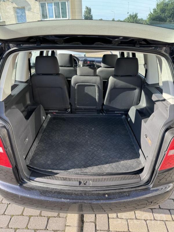 Melns Volkswagen Touran 2006 Rīga, ar dzinēja tilpumu 2.00 L un nobraukumu 269 tūkst. km par 2300 €, foto 7 vietnē AUTOMOTO.COM.LV