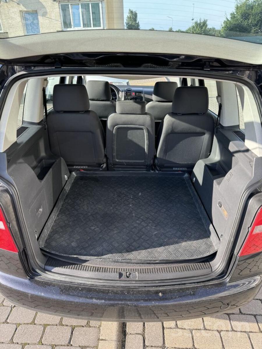 Melns Volkswagen Touran 2006 Rīga, ar dzinēja tilpumu 2.00 L un nobraukumu 269 tūkst. km par 2300 €, foto 8 vietnē AUTOMOTO.COM.LV