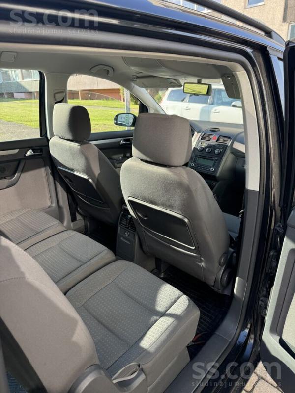 Melns Volkswagen Touran 2006 Rīga, ar dzinēja tilpumu 2.00 L un nobraukumu 269 tūkst. km par 2300 €, foto 8 vietnē AUTOMOTO.COM.LV