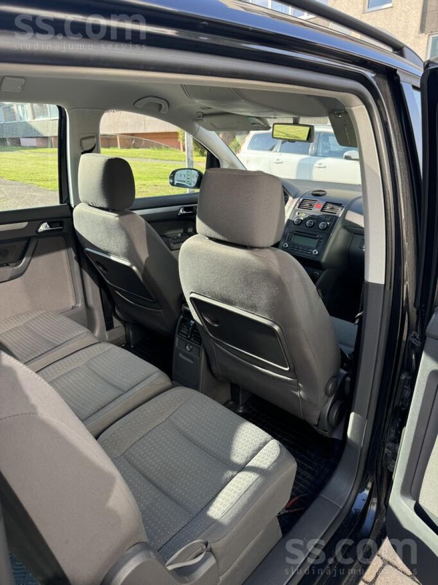 Melns Volkswagen Touran 2006 Rīga, ar dzinēja tilpumu 2.00 L un nobraukumu 269 tūkst. km par 2300 €, foto 9 vietnē AUTOMOTO.COM.LV