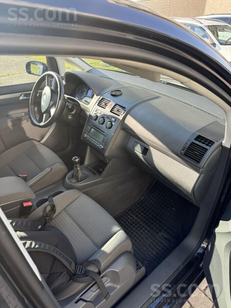Melns Volkswagen Touran 2006 Rīga, ar dzinēja tilpumu 2.00 L un nobraukumu 269 tūkst. km par 2300 €, foto 10 vietnē AUTOMOTO.COM.LV