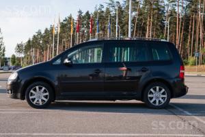 Melns Volkswagen Touran 2006 Rīga, ar dzinēja tilpumu 2.00 L un nobraukumu 439 tūkst. km par 1890 €, foto 3 vietnē AUTOMOTO.COM.LV