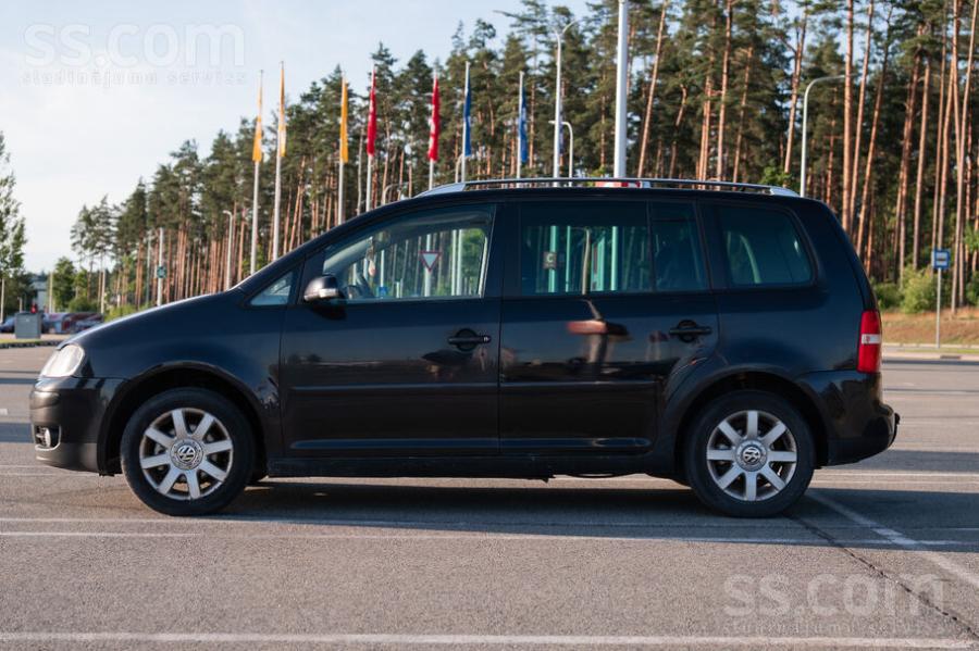 Melns Volkswagen Touran 2006 Rīga, ar dzinēja tilpumu 2.00 L un nobraukumu 439 tūkst. km par 1890 €, foto 3 vietnē AUTOMOTO.COM.LV