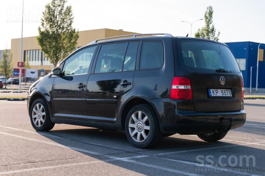 Melns Volkswagen Touran 2006 Rīga, ar dzinēja tilpumu 2.00 L un nobraukumu 439 tūkst. km par 1890 €, foto 4 vietnē AUTOMOTO.COM.LV