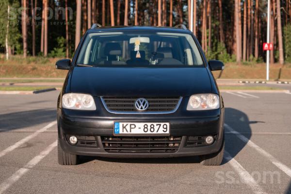Black Volkswagen Touran 2006 in Riga, with an engine capacity of 2.00 L and mileage of 439 thousand km for 1890 €, photo 8 on AUTOMOTO.COM.LV