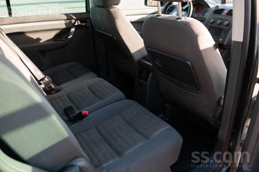 Melns Volkswagen Touran 2006 Rīga, ar dzinēja tilpumu 2.00 L un nobraukumu 439 tūkst. km par 1890 €, foto 10 vietnē AUTOMOTO.COM.LV