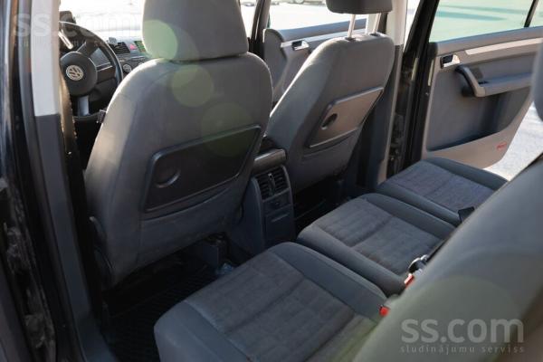 Black Volkswagen Touran 2006 in Riga, with an engine capacity of 2.00 L and mileage of 439 thousand km for 1890 €, photo 10 on AUTOMOTO.COM.LV