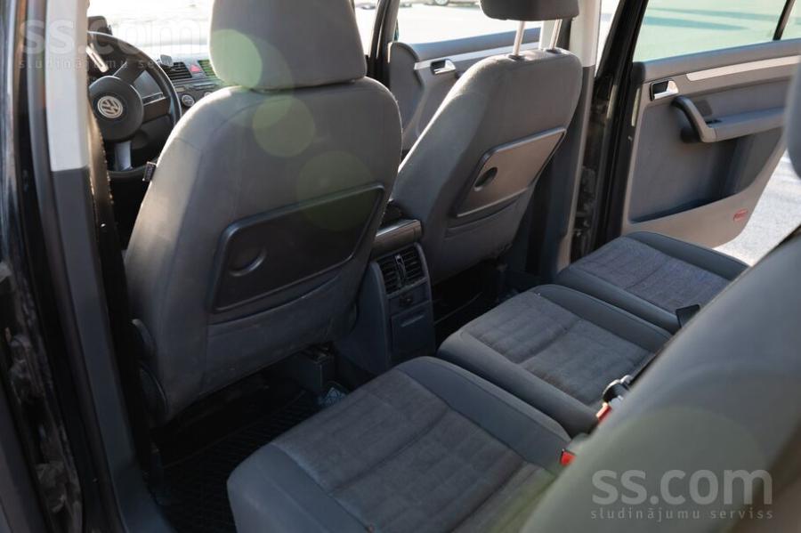 Melns Volkswagen Touran 2006 Rīga, ar dzinēja tilpumu 2.00 L un nobraukumu 439 tūkst. km par 1890 €, foto 11 vietnē AUTOMOTO.COM.LV